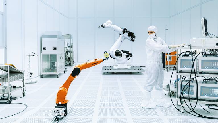 Automation in semiconductor manufacturing | KUKA AG