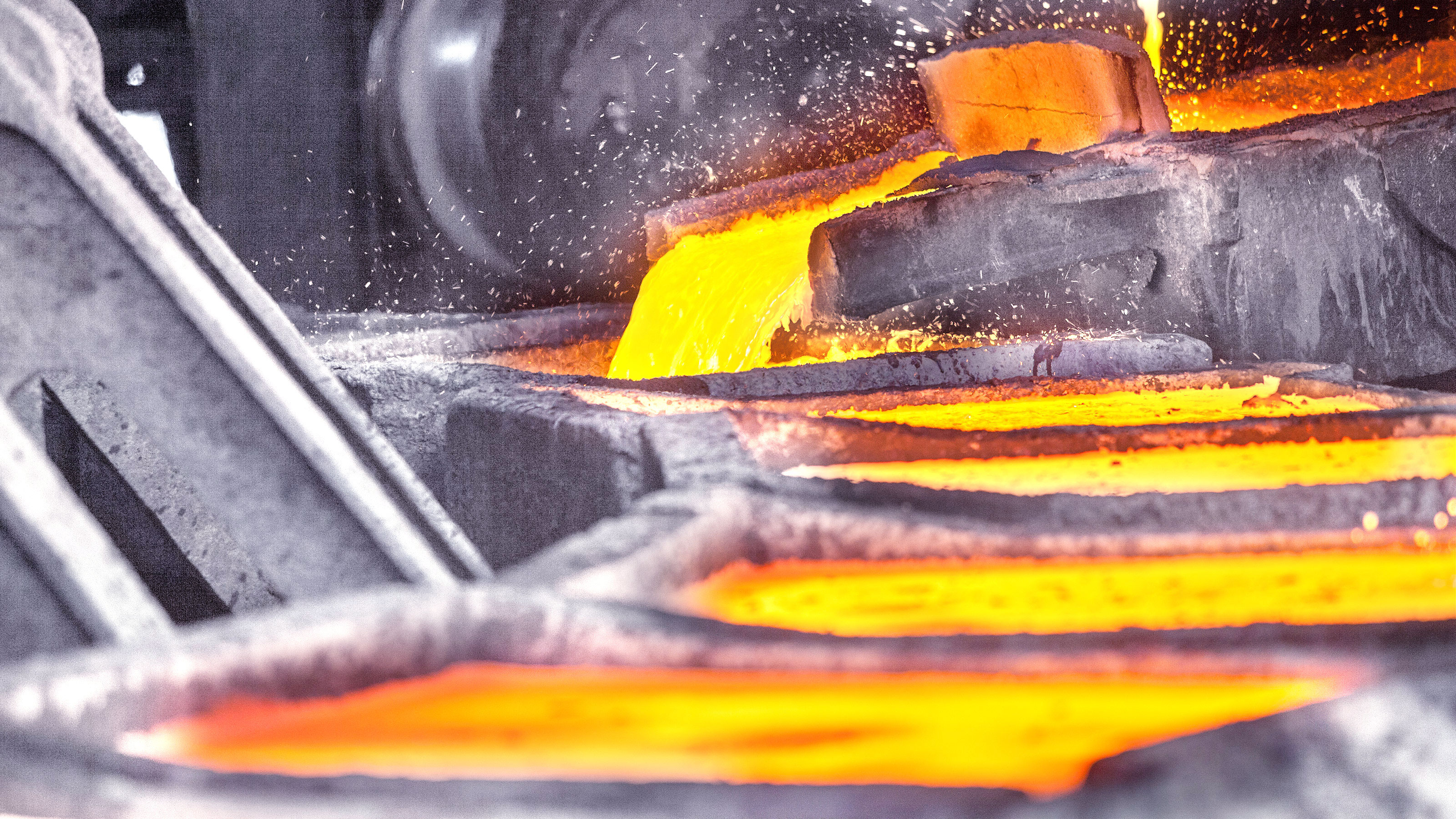 Industrie de la fonderie et de la forge automatisée | KUKA AG