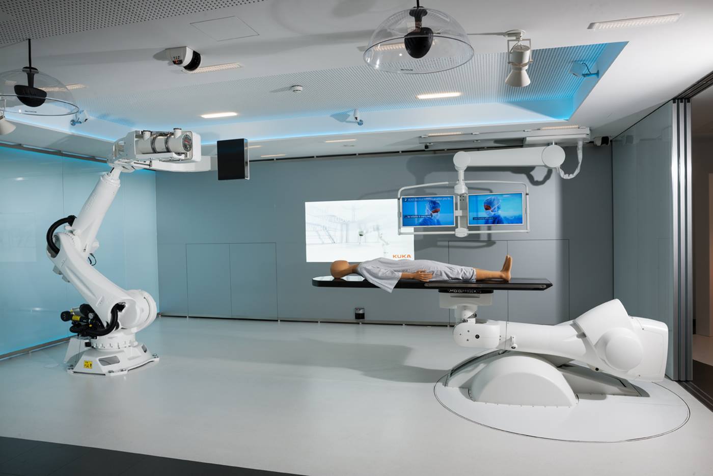 KUKA robots for medical technology at the Arab Health 2021 | KUKA AG