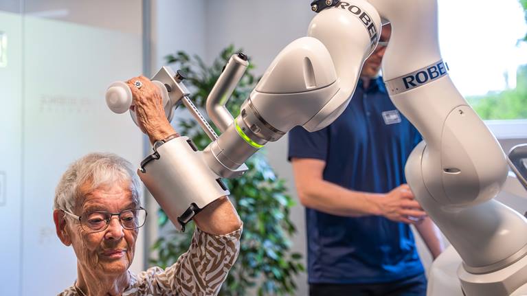 KUKA presents robot-based applications at MEDICA 2023 | KUKA AG