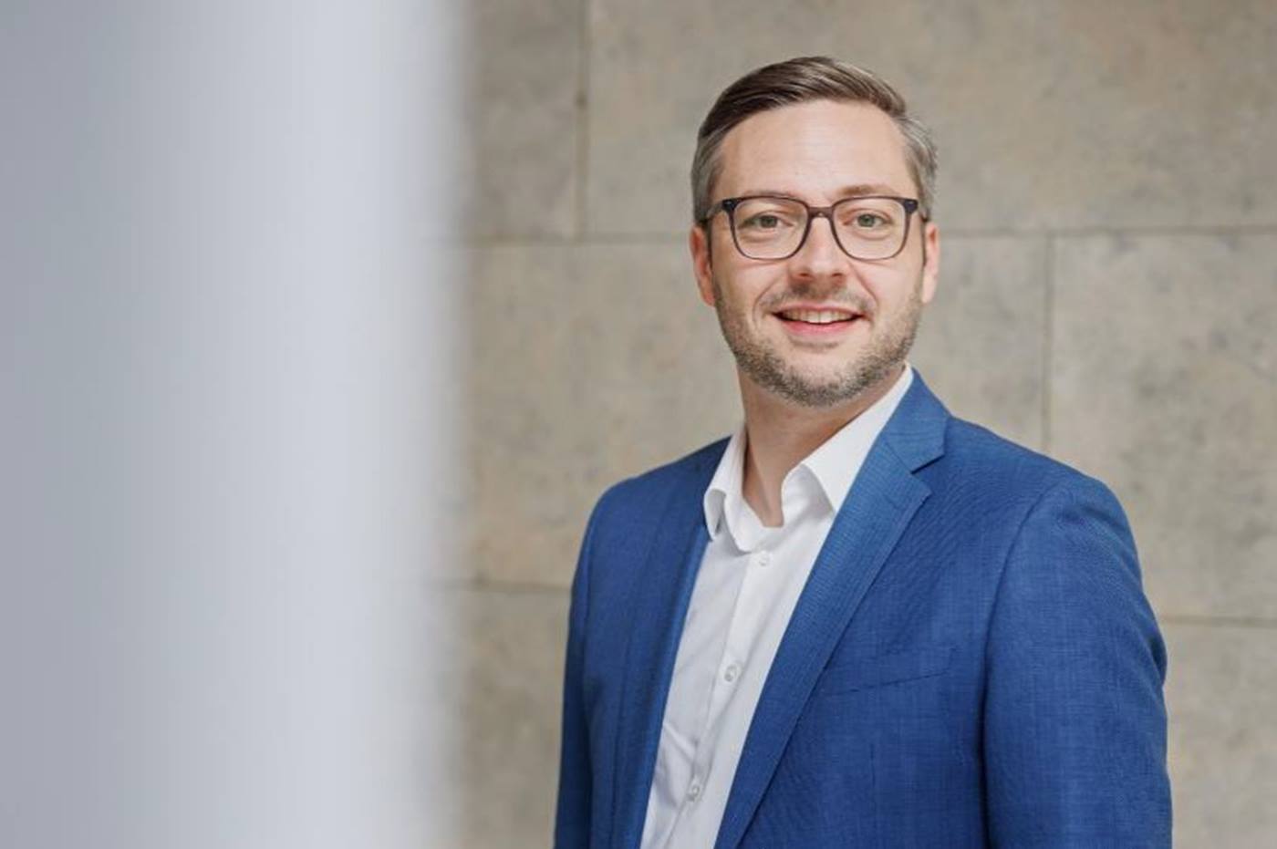 Webinar: How will AMR revolutionize modern production? | KUKA AG