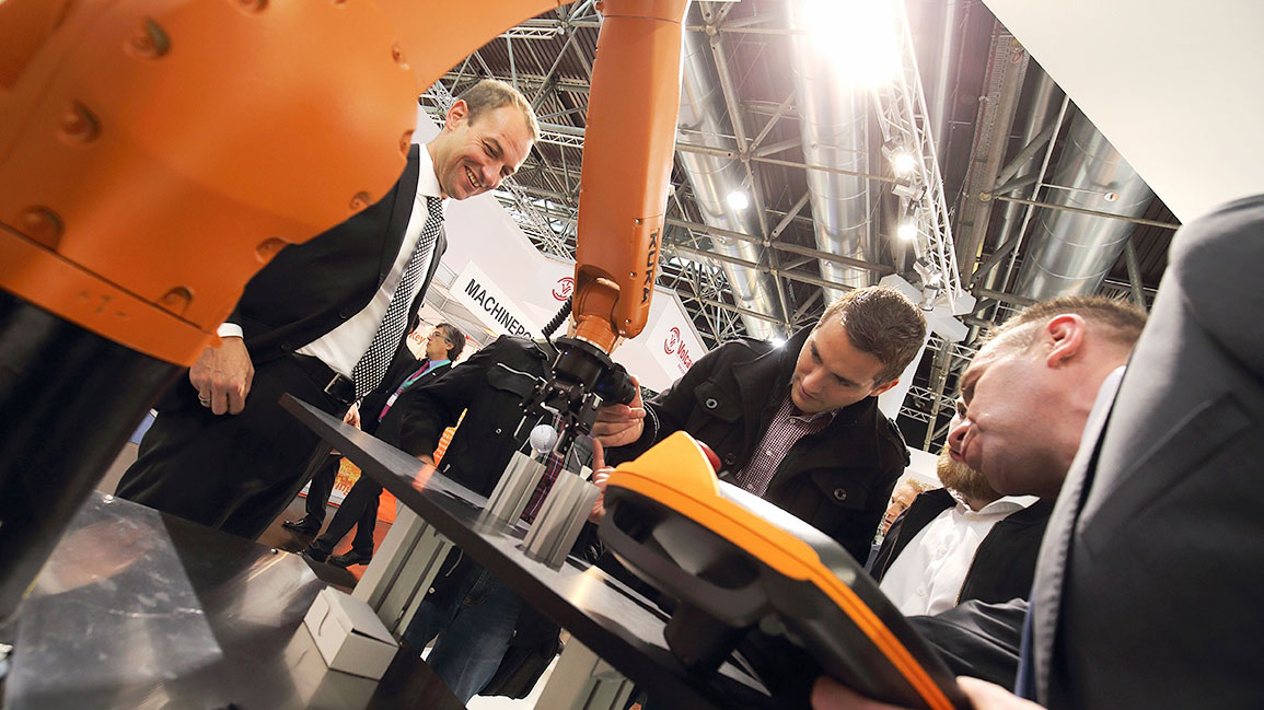 Intuitive guidance of KUKA robots | KUKA AG