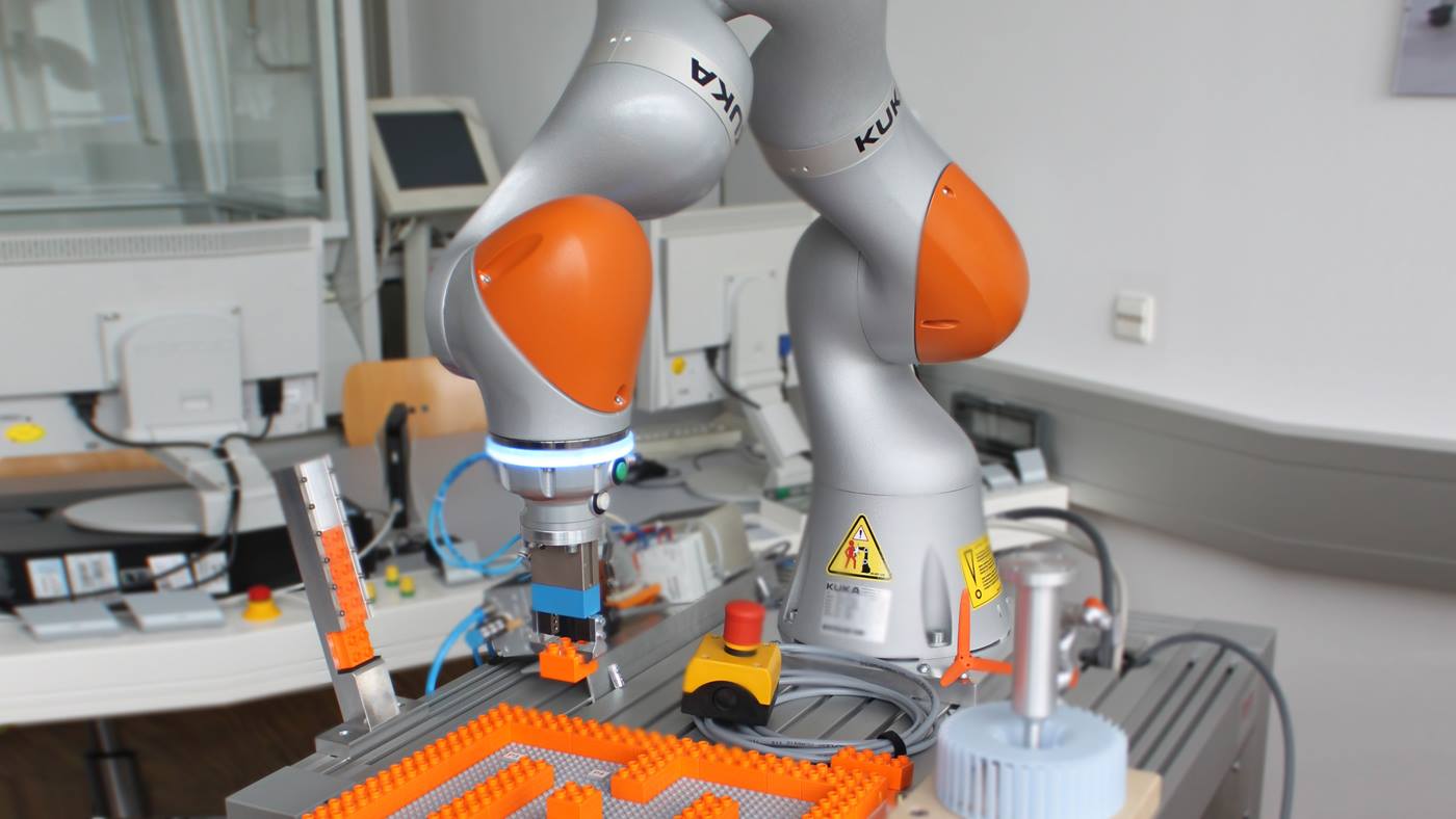 KUKA supports students to get up and running with robotics | KUKA UK
