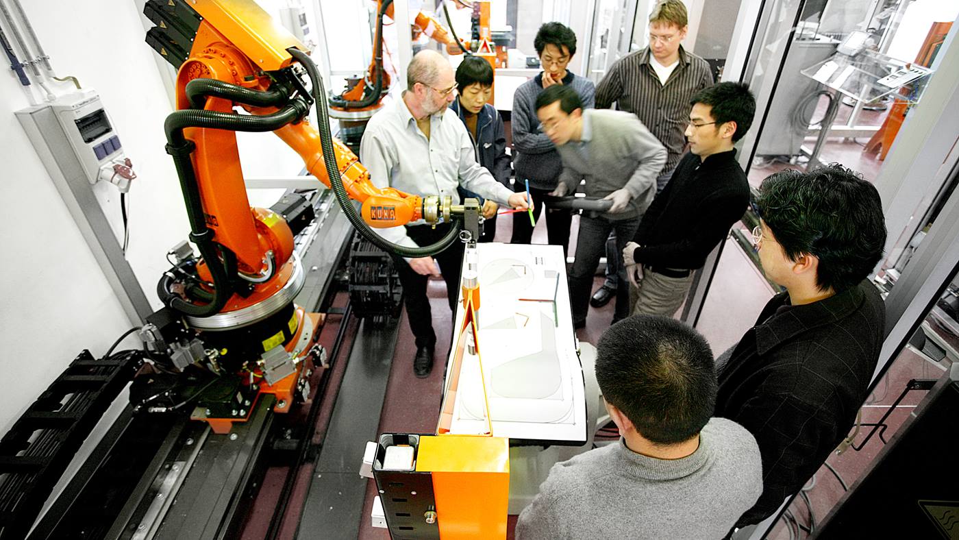 KUKA College Portal: book seminars simply online | KUKA AG