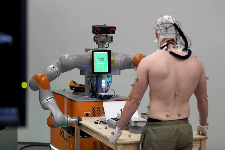 Les aspects de la Collaboration Homme-Robot | KUKA