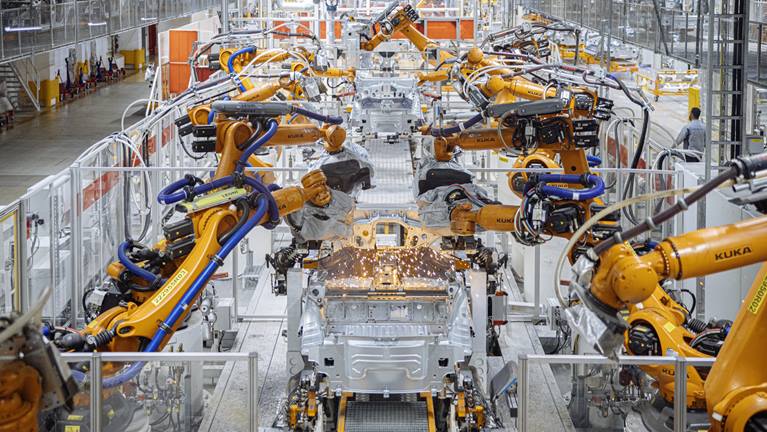 1,700 KUKA robots are building the ID.3 and ID.4 in Zwickau | KUKA Global