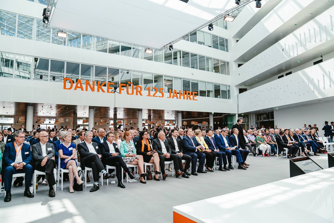 Keep on moving: KUKA feiert Jubiläum | KUKA Global