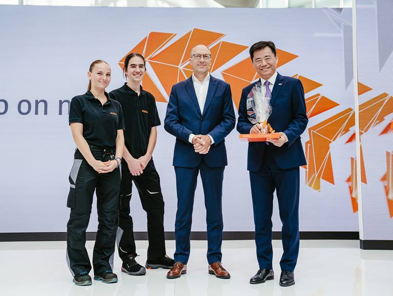 Keep on moving: KUKA feiert Jubiläum | KUKA Global