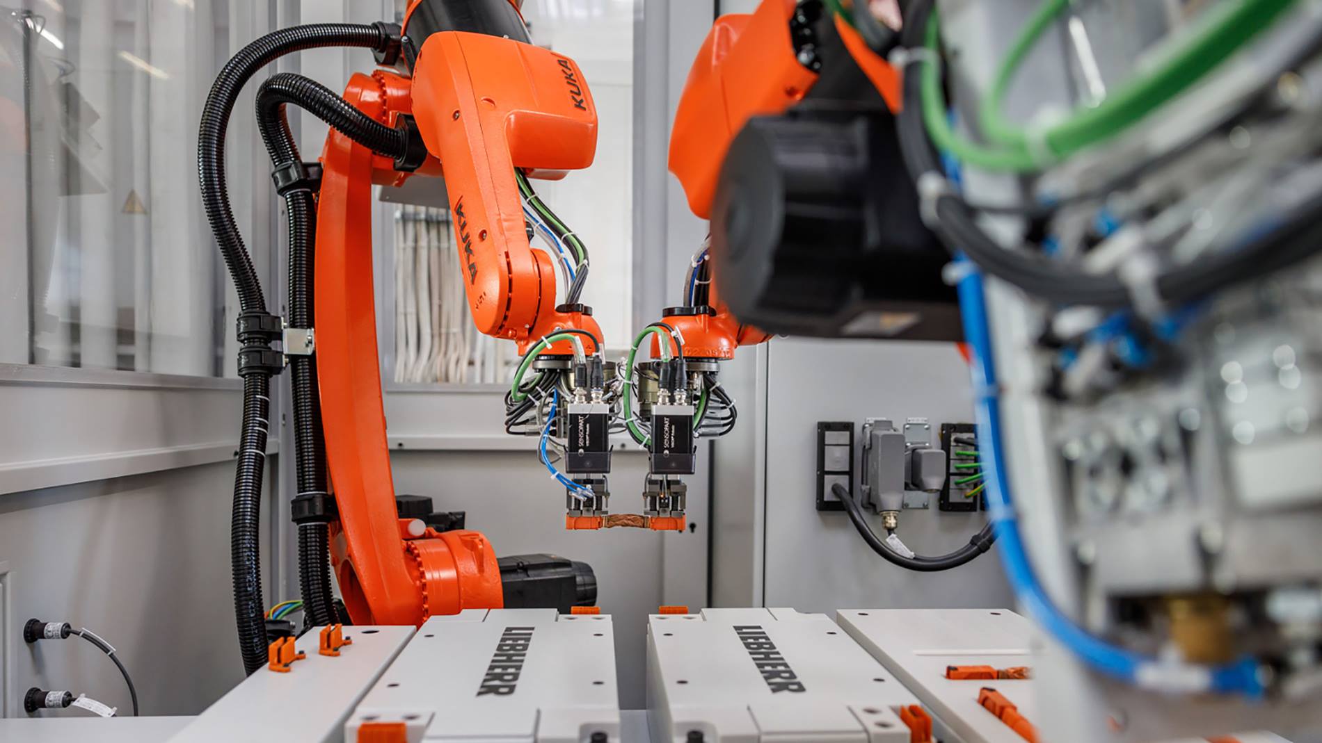 Efficient joining processes for strong joints | KUKA AG