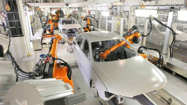 Safe automated painting with KUKA | KUKA AG